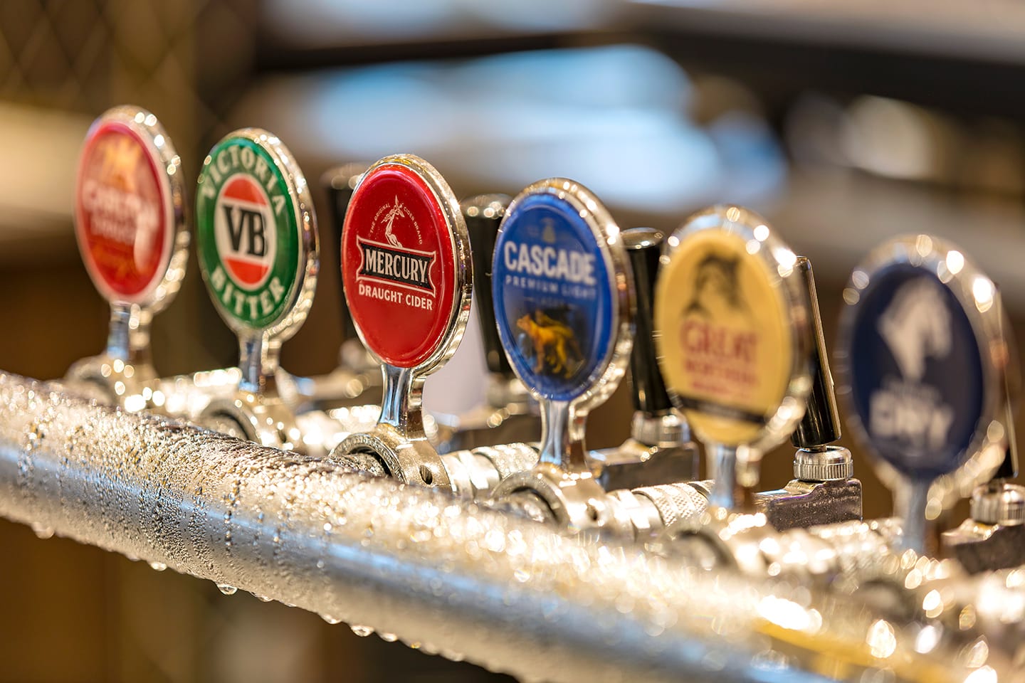 Tab & Sports Bar in Melbourne CBD | The Golden Nugget Hotel